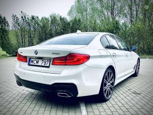 White BMW 540 2020 in Siauliai, with an engine capacity of 3.00 L and mileage of 135 thousand km for 27600 €, photo 5 on AUTOMOTO.COM.LV