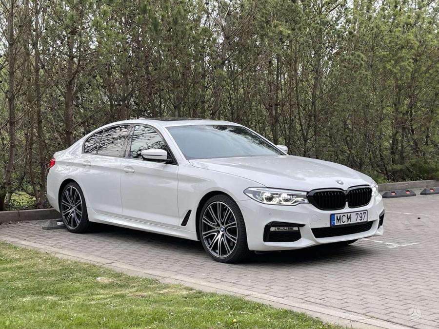 White BMW 540 2020 in Siauliai, with an engine capacity of 3.00 L and mileage of 135 thousand km for 27600 €, photo 7 on AUTOMOTO.COM.LV