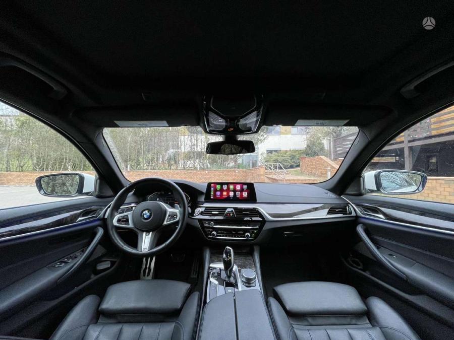 White BMW 540 2020 in Siauliai, with an engine capacity of 3.00 L and mileage of 135 thousand km for 27600 €, photo 10 on AUTOMOTO.COM.LV