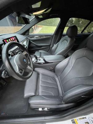 White BMW 540 2020 in Siauliai, with an engine capacity of 3.00 L and mileage of 135 thousand km for 27600 €, photo 12 on AUTOMOTO.COM.LV