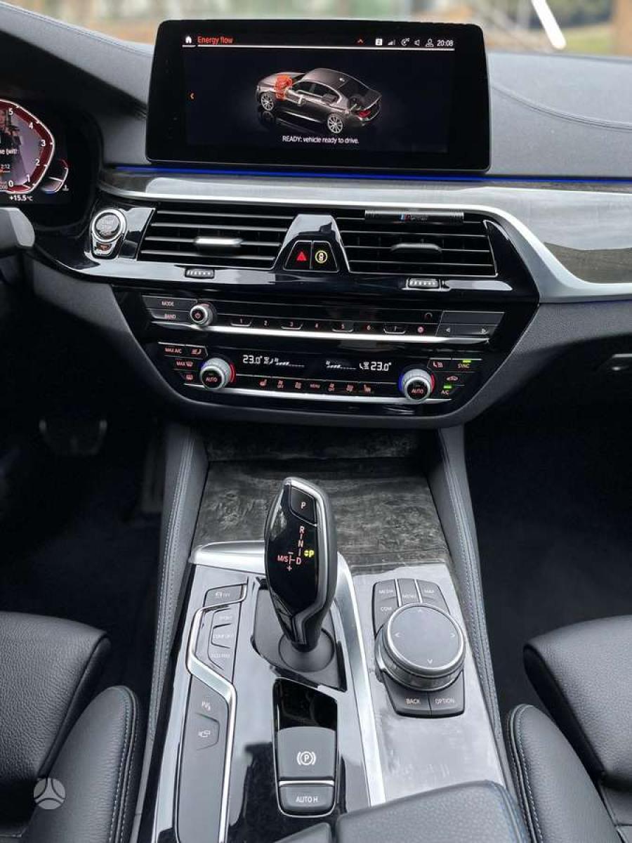 White BMW 540 2020 in Siauliai, with an engine capacity of 3.00 L and mileage of 135 thousand km for 27600 €, photo 14 on AUTOMOTO.COM.LV