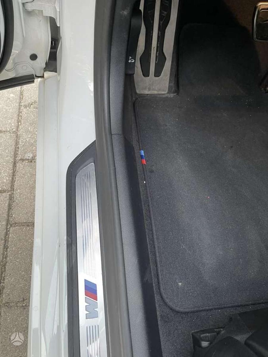 White BMW 540 2020 in Siauliai, with an engine capacity of 3.00 L and mileage of 135 thousand km for 27600 €, photo 20 on AUTOMOTO.COM.LV