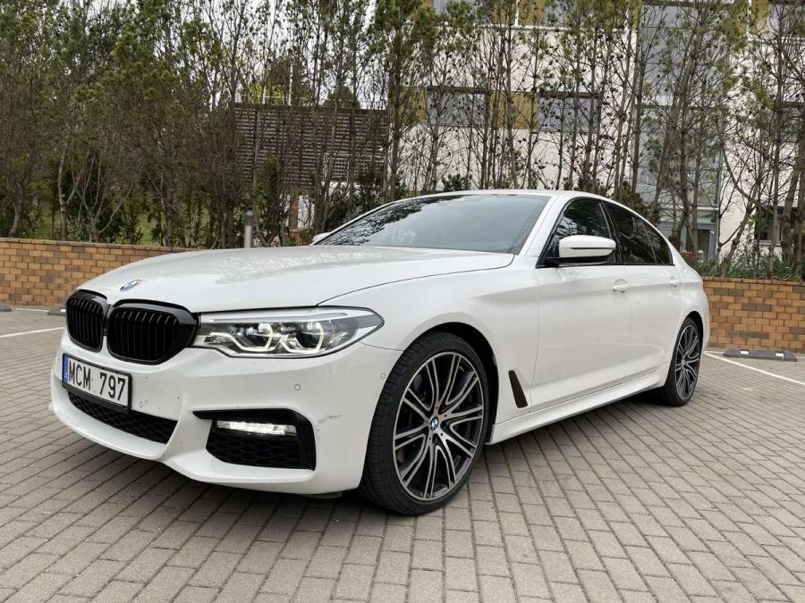 White BMW 540 2020 in Siauliai, with an engine capacity of 3.00 L and mileage of 135 thousand km for 27600 €, photo 26 on AUTOMOTO.COM.LV