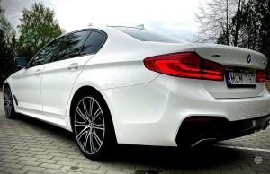 White BMW 540 2020 in Siauliai, with an engine capacity of 3.00 L and mileage of 135 thousand km for 27600 €, photo 27 on AUTOMOTO.COM.LV