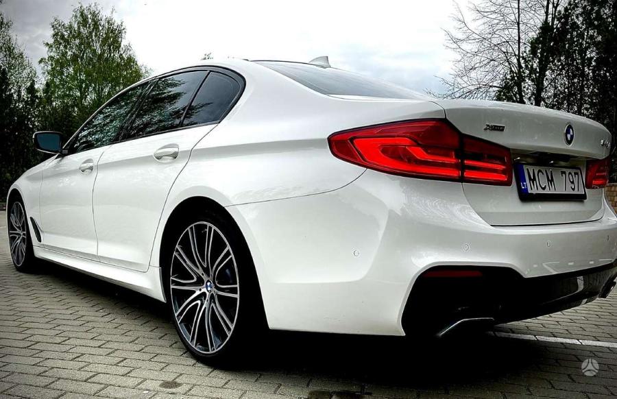 White BMW 540 2020 in Siauliai, with an engine capacity of 3.00 L and mileage of 135 thousand km for 27600 €, photo 27 on AUTOMOTO.COM.LV