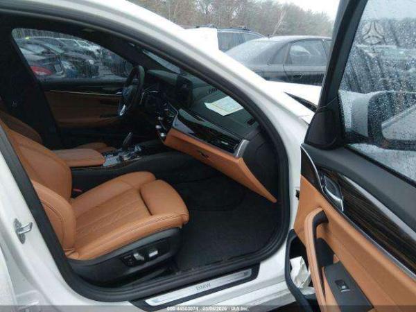 White BMW 540 2022 in Klaipeda, with an engine capacity of 3.00 L and mileage of 73 thousand km for 18200 €, photo 5 on AUTOMOTO.COM.LV