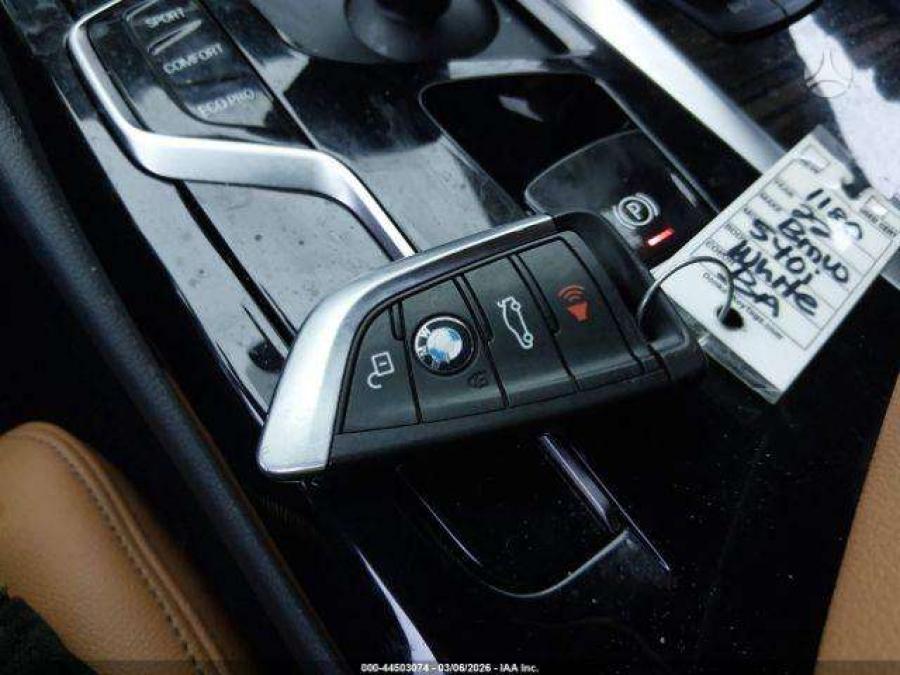 Balts BMW 540 2022 Klaipėda, ar dzinēja tilpumu 3.00 L un nobraukumu 73 tūkst. km par 18200 €, foto 12 vietnē AUTOMOTO.COM.LV