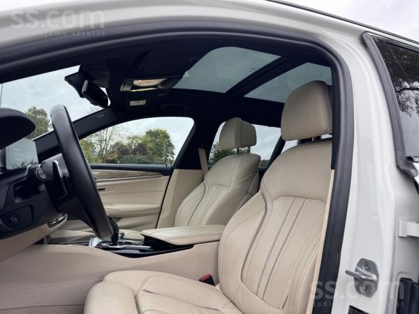 White BMW 540 2017 in Riga, with an engine capacity of 3.00 L and mileage of 0 thousand km for 21950 €, photo 11 on AUTOMOTO.COM.LV