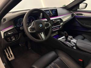 White BMW 540 2018 in Marijampole, with an engine capacity of 2.99 L and mileage of 261 thousand km for 23999 €, photo 3 on AUTOMOTO.COM.LV