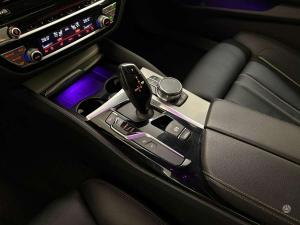 White BMW 540 2018 in Marijampole, with an engine capacity of 2.99 L and mileage of 261 thousand km for 23999 €, photo 4 on AUTOMOTO.COM.LV