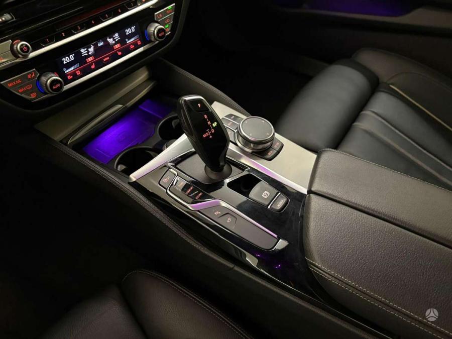 White BMW 540 2018 in Marijampole, with an engine capacity of 2.99 L and mileage of 261 thousand km for 23999 €, photo 4 on AUTOMOTO.COM.LV
