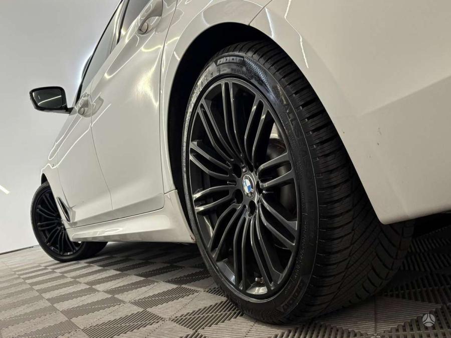 White BMW 540 2018 in Marijampole, with an engine capacity of 2.99 L and mileage of 261 thousand km for 23999 €, photo 30 on AUTOMOTO.COM.LV