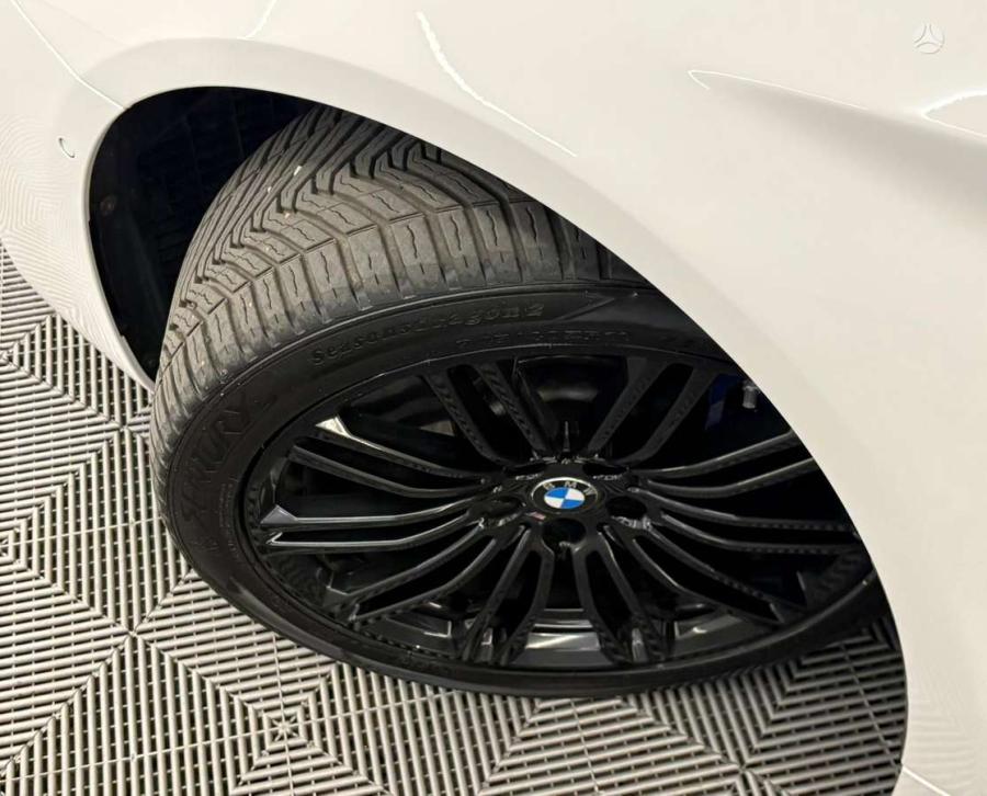 White BMW 540 2018 in Marijampole, with an engine capacity of 2.99 L and mileage of 261 thousand km for 23999 €, photo 31 on AUTOMOTO.COM.LV