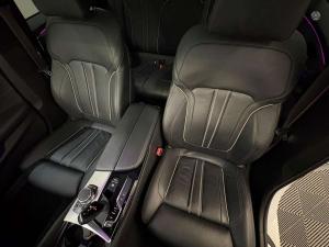 White BMW 540 2018 in Marijampole, with an engine capacity of 2.99 L and mileage of 261 thousand km for 23999 €, photo 32 on AUTOMOTO.COM.LV