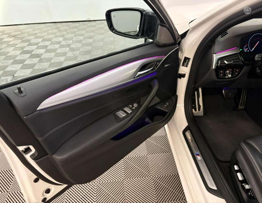 White BMW 540 2018 in Marijampole, with an engine capacity of 2.99 L and mileage of 261 thousand km for 23999 €, photo 36 on AUTOMOTO.COM.LV