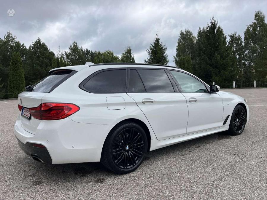 White BMW 540 2018 in Alytus, with an engine capacity of 3.00 L and mileage of 290 thousand km for 18950 €, photo 14 on AUTOMOTO.COM.LV