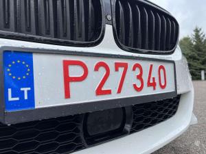 White BMW 540 2018 in Alytus, with an engine capacity of 3.00 L and mileage of 290 thousand km for 18950 €, photo 15 on AUTOMOTO.COM.LV