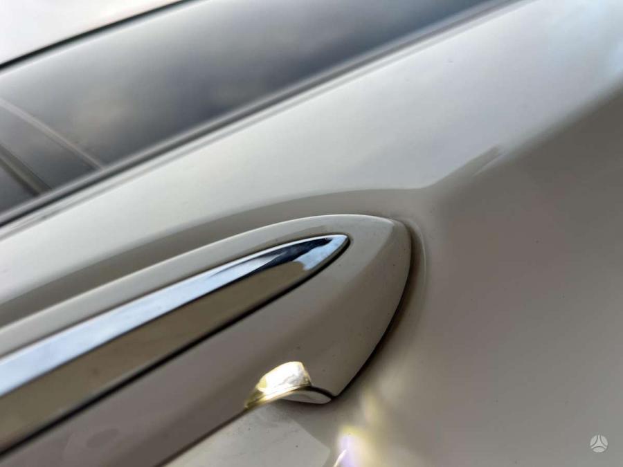 White BMW 540 2018 in Alytus, with an engine capacity of 3.00 L and mileage of 290 thousand km for 18950 €, photo 25 on AUTOMOTO.COM.LV