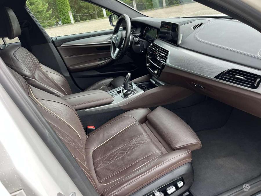 White BMW 540 2018 in Alytus, with an engine capacity of 3.00 L and mileage of 290 thousand km for 18950 €, photo 29 on AUTOMOTO.COM.LV