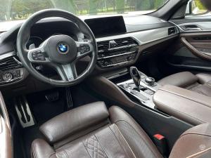 White BMW 540 2018 in Alytus, with an engine capacity of 3.00 L and mileage of 290 thousand km for 18950 €, photo 30 on AUTOMOTO.COM.LV