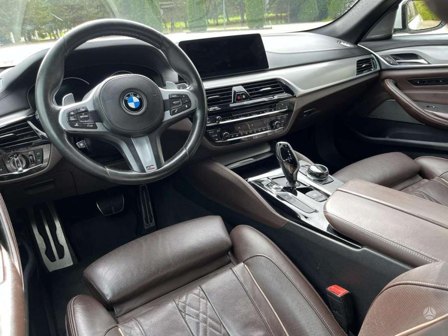 White BMW 540 2018 in Alytus, with an engine capacity of 3.00 L and mileage of 290 thousand km for 18950 €, photo 30 on AUTOMOTO.COM.LV