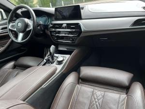White BMW 540 2018 in Alytus, with an engine capacity of 3.00 L and mileage of 290 thousand km for 18950 €, photo 31 on AUTOMOTO.COM.LV