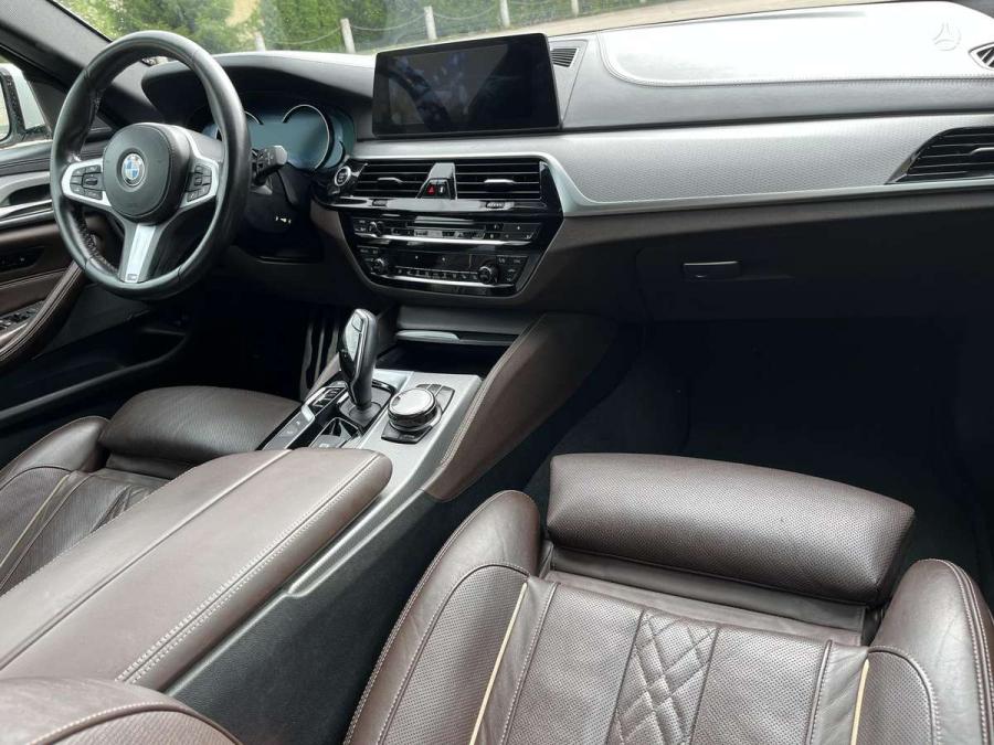 White BMW 540 2018 in Alytus, with an engine capacity of 3.00 L and mileage of 290 thousand km for 18950 €, photo 31 on AUTOMOTO.COM.LV
