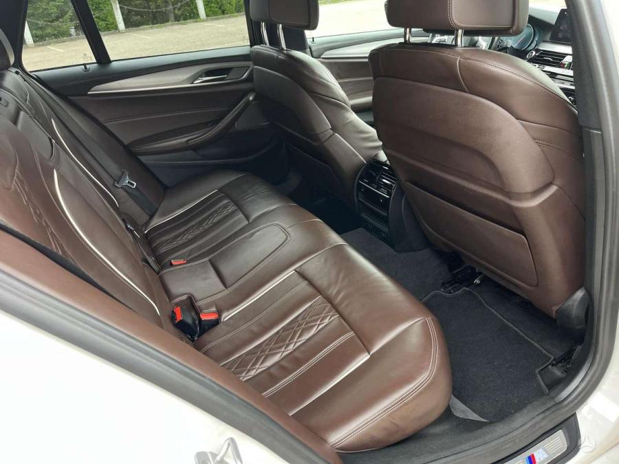 White BMW 540 2018 in Alytus, with an engine capacity of 3.00 L and mileage of 290 thousand km for 18950 €, photo 33 on AUTOMOTO.COM.LV