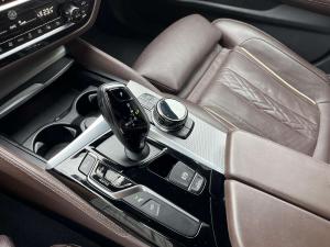 White BMW 540 2018 in Alytus, with an engine capacity of 3.00 L and mileage of 290 thousand km for 18950 €, photo 36 on AUTOMOTO.COM.LV