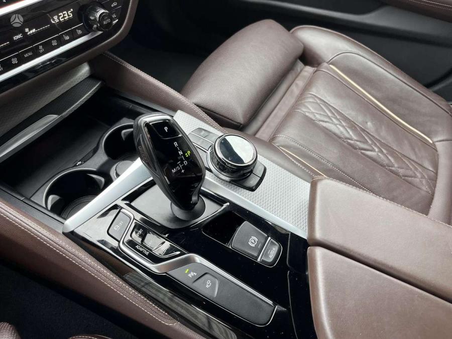 White BMW 540 2018 in Alytus, with an engine capacity of 3.00 L and mileage of 290 thousand km for 18950 €, photo 36 on AUTOMOTO.COM.LV