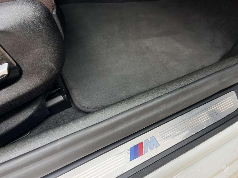 White BMW 540 2018 in Alytus, with an engine capacity of 3.00 L and mileage of 290 thousand km for 18950 €, photo 55 on AUTOMOTO.COM.LV