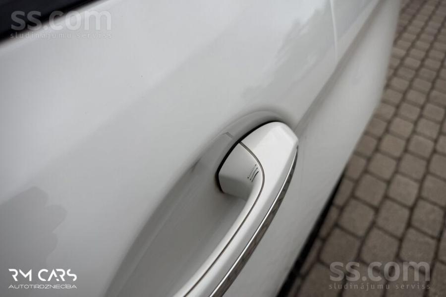 White BMW 540 2018 in Jelgava, with an engine capacity of 3.00 L and mileage of 0 thousand km for 19900 €, photo 33 on AUTOMOTO.COM.LV