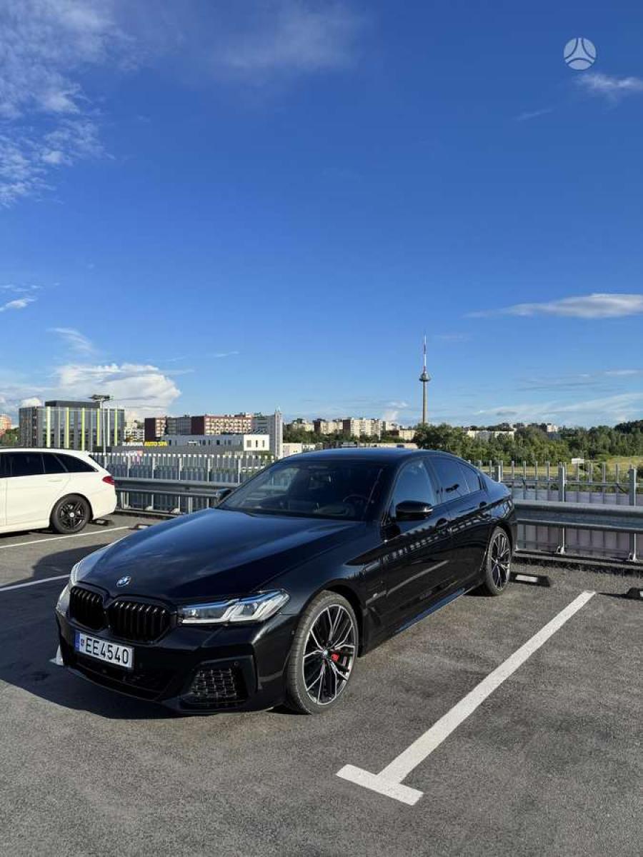 Black BMW 545 2020 in Vilnius, with an engine capacity of 3.00 L and mileage of 100 thousand km for 44000 €, photo 4 on AUTOMOTO.COM.LV