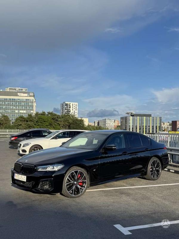 Melns BMW 545 2020 Viļņa, ar dzinēja tilpumu 3.00 L un nobraukumu 100 tūkst. km par 44000 €, foto 4 vietnē AUTOMOTO.COM.LV