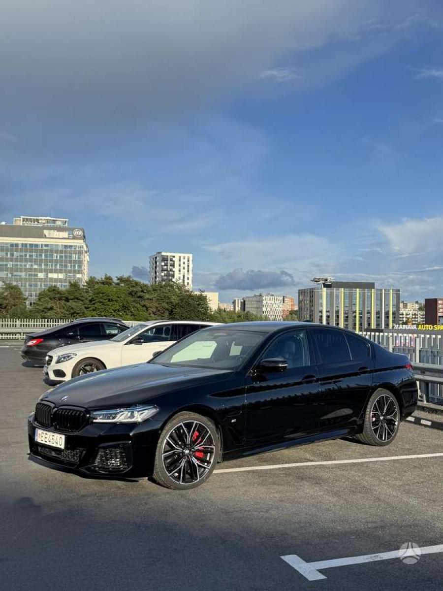 Black BMW 545 2020 in Vilnius, with an engine capacity of 3.00 L and mileage of 100 thousand km for 44000 €, photo 5 on AUTOMOTO.COM.LV