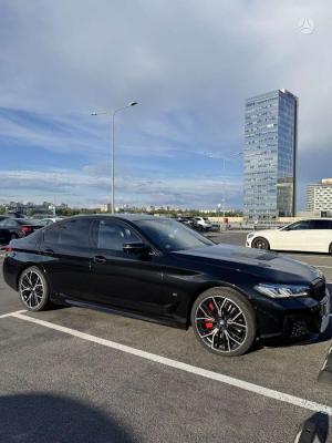 Black BMW 545 2020 in Vilnius, with an engine capacity of 3.00 L and mileage of 100 thousand km for 44000 €, photo 7 on AUTOMOTO.COM.LV
