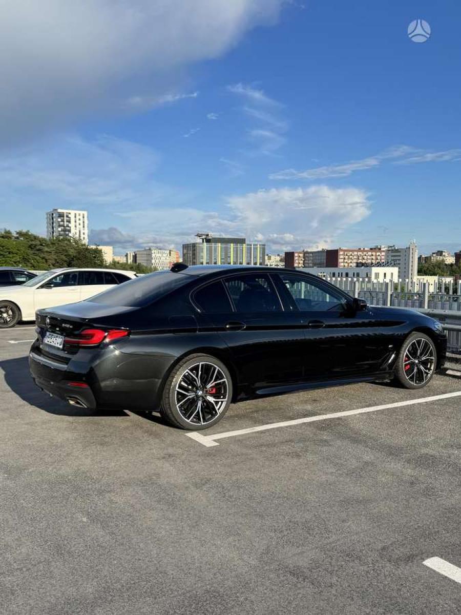 Black BMW 545 2020 in Vilnius, with an engine capacity of 3.00 L and mileage of 100 thousand km for 44000 €, photo 10 on AUTOMOTO.COM.LV