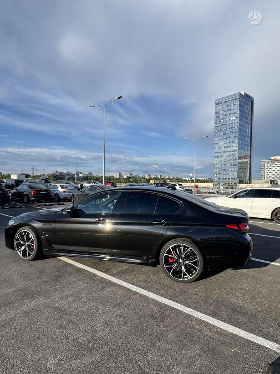 Black BMW 545 2020 in Vilnius, with an engine capacity of 3.00 L and mileage of 100 thousand km for 44000 €, photo 11 on AUTOMOTO.COM.LV