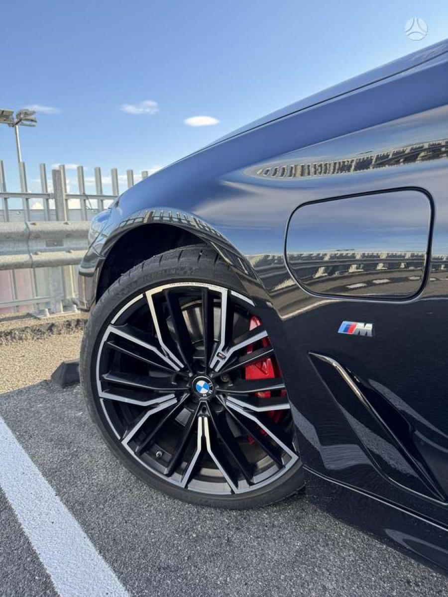 Black BMW 545 2020 in Vilnius, with an engine capacity of 3.00 L and mileage of 100 thousand km for 44000 €, photo 12 on AUTOMOTO.COM.LV
