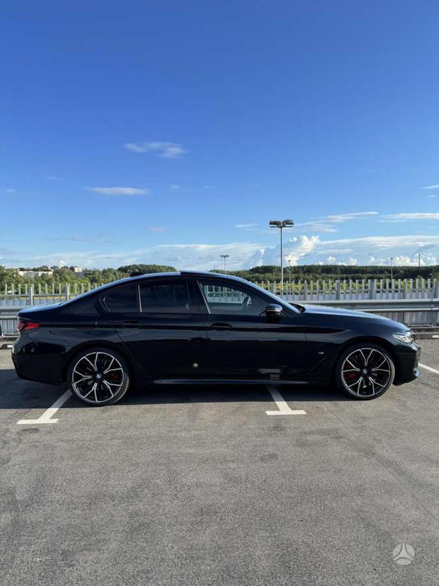 Black BMW 545 2020 in Vilnius, with an engine capacity of 3.00 L and mileage of 100 thousand km for 44000 €, photo 17 on AUTOMOTO.COM.LV
