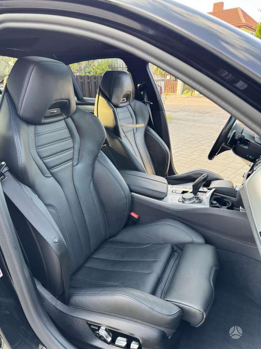 Black BMW 545 2020 in Vilnius, with an engine capacity of 3.00 L and mileage of 100 thousand km for 44000 €, photo 19 on AUTOMOTO.COM.LV
