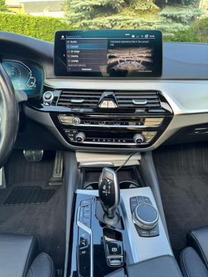 Black BMW 545 2020 in Vilnius, with an engine capacity of 3.00 L and mileage of 100 thousand km for 44000 €, photo 23 on AUTOMOTO.COM.LV
