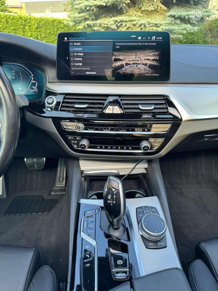 Black BMW 545 2020 in Vilnius, with an engine capacity of 3.00 L and mileage of 100 thousand km for 44000 €, photo 23 on AUTOMOTO.COM.LV