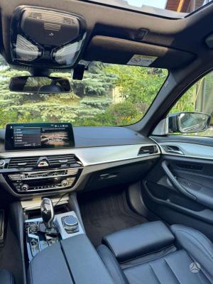 Black BMW 545 2020 in Vilnius, with an engine capacity of 3.00 L and mileage of 100 thousand km for 44000 €, photo 26 on AUTOMOTO.COM.LV