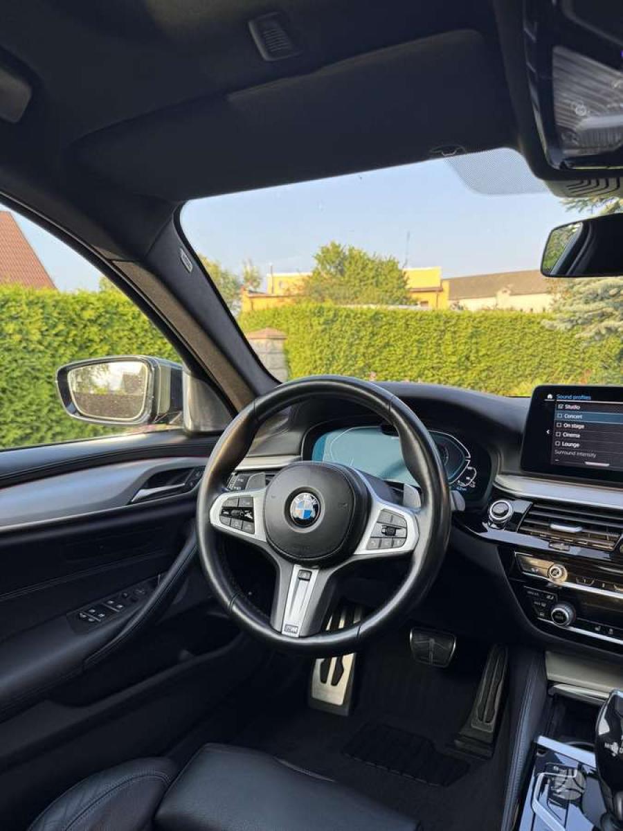Black BMW 545 2020 in Vilnius, with an engine capacity of 3.00 L and mileage of 100 thousand km for 44000 €, photo 27 on AUTOMOTO.COM.LV