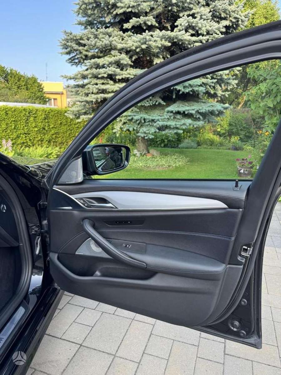 Black BMW 545 2020 in Vilnius, with an engine capacity of 3.00 L and mileage of 100 thousand km for 44000 €, photo 33 on AUTOMOTO.COM.LV