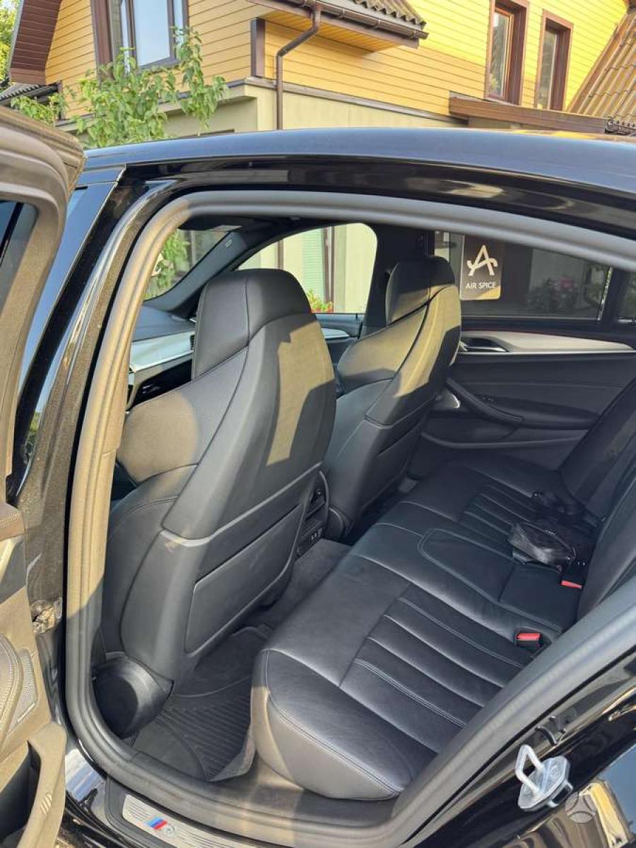 Black BMW 545 2020 in Vilnius, with an engine capacity of 3.00 L and mileage of 100 thousand km for 44000 €, photo 35 on AUTOMOTO.COM.LV