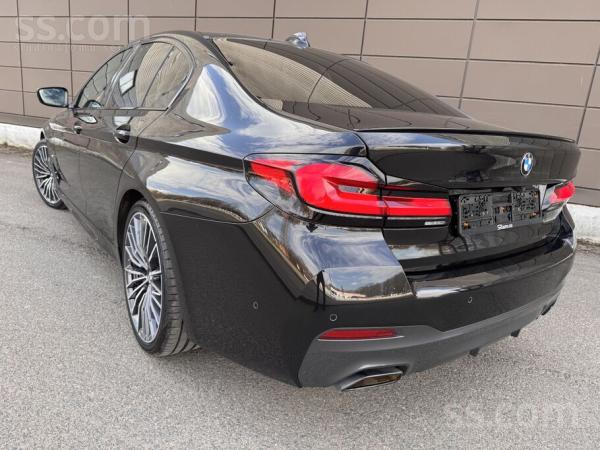 Black BMW 545 2021 in Riga, with an engine capacity of 3.00 L and mileage of 119 thousand km for 43997 €, photo 5 on AUTOMOTO.COM.LV