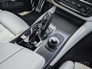 Melns BMW 545 2021 Tukums, ar dzinēja tilpumu 3.00 L un nobraukumu 124 tūkst. km par 44990 €, foto 21 vietnē AUTOMOTO.COM.LV