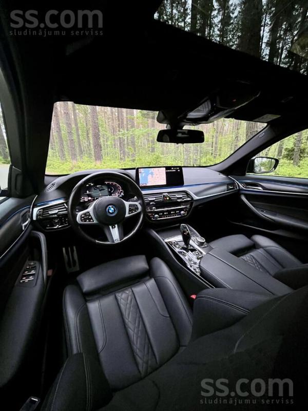 Black BMW 545 2022 in Riga, with an engine capacity of 3.00 L and mileage of 158 thousand km for 39900 €, photo 5 on AUTOMOTO.COM.LV